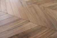 China 2 Layers American Walnut Chevron Parquet Flooring Nature Grade To Italy for sale