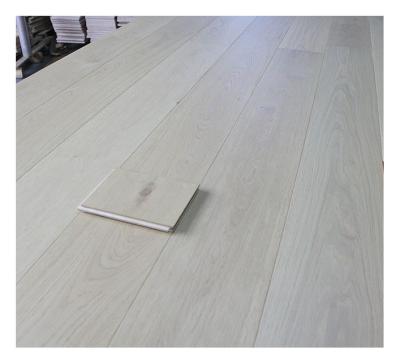 China Popular Color European Oak Engineered Wood Flooring 14mm Thickness Brushed Invisible lac To Italy, Select Grade for sale