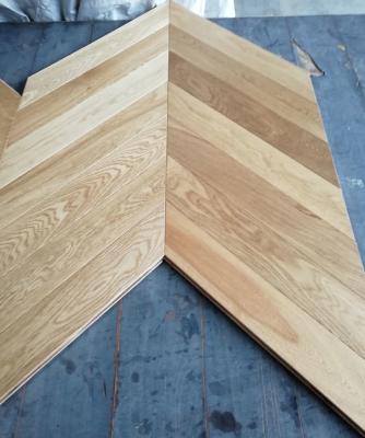 China AB Grade Engineered Oak Chevron Flooring Brushed And Natural Lacquered for sale