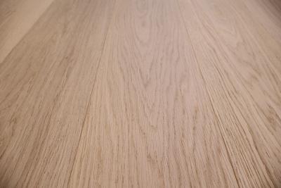 China European Oak Engineered Wood Flooring 1900x190mm 14/3MM AB Grade with Medium Brushed UV Lacquer Surface for sale