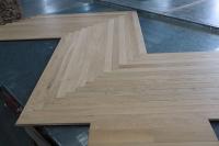 China 55mm Oak Herringbone Parquet Flooring with 4MM Top Veneer and 1200 x 55 x 14MM Size for sale