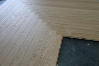 China 55mm Oak Herringbone Parquet Flooring with 4MM Top Veneer and 1200 x 55 x 14MM Size for sale