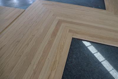 China 55mm Oak Herringbone Parquet Flooring with 4MM Top Veneer and 1200 x 55 x 14MM Size for sale