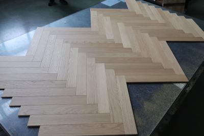 China 10MM Thickness Natural Vanished AB Grade Oak Herringbone Parquet Flooring and Engineered Oak Herringbone Flooring for sale
