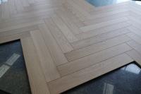 China 10MM Thickness Natural Vanished AB Grade Oak Herringbone Parquet Flooring and Engineered Oak Herringbone Flooring for sale