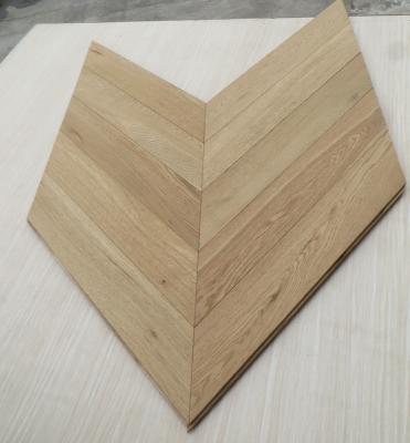 China Invisible Lacquered Super Matt Oak Chevron Parquet Flooring In 510x90MM Size for sale
