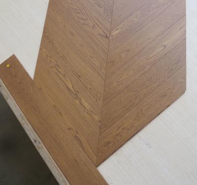China Premium White Oak Chevron Engineered Wood Flooring Multi Layers for sale
