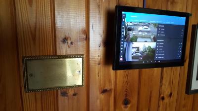 China POE Powered Wall Mount Android OS Rooted Integrated LED Light Controller 10 Inch IPS Touch Screen for sale