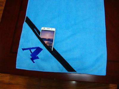 China Custom Gym Fitness Towel with Zip Pocket 40x80cm Microfiber Quick Dry for sale