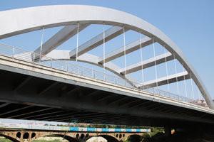 China Heavy Duty Steel Bridge Fabrication Weather Resistant Pedestrian Bridge Kits For Scenic Areas for sale