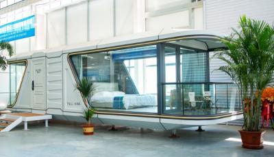 China Prefabricated Outdoor Villa Mobile Modular Capsule Room 20ft with Balcony and Door Lock for sale