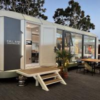 China Space Capsule House with Polyurethane Panels and Steel Roofing - 5-10 m² Modular Design with 8-Magnitude Earthquake Resistance for sale