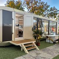 China FULL KING B9 Space Capsule House 11,000 kg Luxury Modern Prefabricated Structure with Kitchen for sale