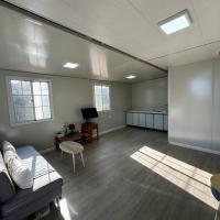 China Fullking 20ft Expandable Container Home - Modular Prefab House with Slide-Out Sections for Residential and Commercial Use for sale
