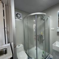 China Fullking Expandable Container House - Modular Prefab Home with 1-4 Bedrooms, Wind Resistance Level 11 for sale
