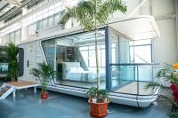 China Galvanized Steel Frame B5 Space Capsule 28 m² with Balcony King Bed Suite for sale