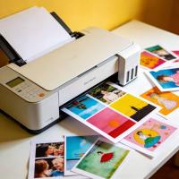 China 160g Inkjet Glossy Photo Paper High Impact For Exhibition Prints Studio Backdrops for sale