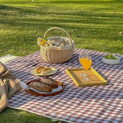 China 80x80 Inch Waterproof Outdoor Picnic Blanket - Oxford Fabric, Portable 2-2.8 lbs for sale