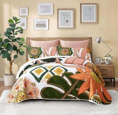 China 3-Piece Mid Century Modern Farmhouse Quilt Set - Reversible Botanical Bedspread with 2 Shams in Full/Queen, King & California King Sizes for sale