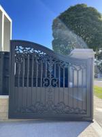 China Durable Aluminum Garden Gate - Weather Resistant & Easy Installation for Outdoor Use for sale