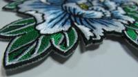 China Custom Iron On Twill Flower Embroidered Patches Merrow Border 100 PCS MOQ for sale