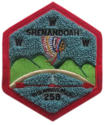 China Custom Heat Pressed Chenille Sports Patches Merrowed Border 300 DPI for sale