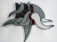 China Custom Heat Cut Border Chenille Patches Embossed Logo Decorate T-shirt 100pcs MOQ for sale