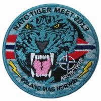 China Custom Round Embroidery Patches Iron On Heat Cut Border 12C for Clothing for sale