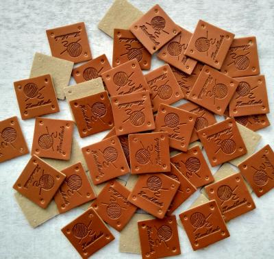 China Custom Square PU Faux Leather Labels Tags 100pcs for Sewing Crocheting Knitting for sale