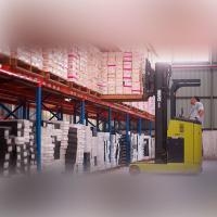 China Narrow Aisle VNA Heavy Duty Pallet Rack Compact High Density Storage For Limited Warehouse Footage for sale