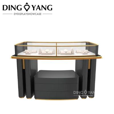 China Jewelry Showcase Displays Modern Curve Jewelry Showcase Fixtures With Low Power Consumption Lights for sale