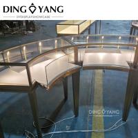 China Modern Fashion Style Luxury Lockable Lighting LED Jewelry Showcase No Installation for sale