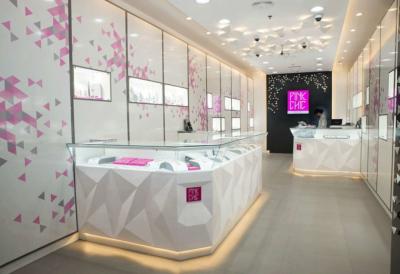China Attractive Pule White Jewellery Showcases Display With Customize Logo for sale