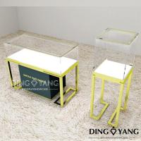 China Shopping Mall OEM Streamline Gold Jewellery Showcase for sale