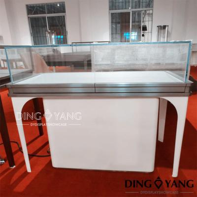 China Diamond Streamline Jewellery Showroom Furniture for sale