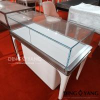 China Diamond Streamline Jewellery Showroom Furniture for sale