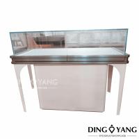 China Diamond Streamline Jewellery Showroom Furniture for sale