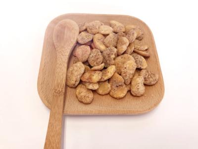 China Shell Powder Coated Fava Bean Snack , Roasted Fava Beans Nutrition Garlic Flavor for sale