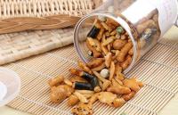 China Salted Spicy Rice Cracker Mix Coated Peanuts Green Peas Mixed Sancks Foods for sale