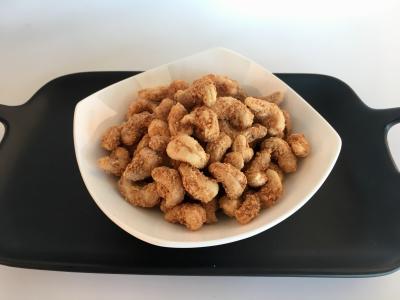 China HALAL Certifiactes Coated Spicy Flavor Cashew Nut Snacks For Daliy Nutriious for sale