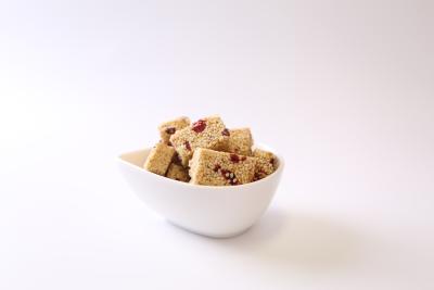 China Roasted Cranberry Sesame Crunchy Sweet Candy Cluster Snack No Food Color for sale