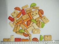 China Crispy Baked Rice Cracker Mix With Coated Peanuts Green Peas for sale