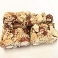 China Low Fat Delicious Cashew Nut Snacks Assorted Nut Crunch Snacks for sale