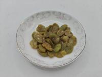 China Black Gold Garlic Infused Emerald Broad Bean Chips for sale