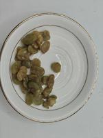 China Black Gold Garlic Infused Emerald Broad Bean Chips for sale