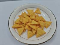 China Healthy Natural Flour Crunchy Triangle Bites for sale
