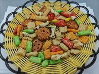 China Original Customized Flavors Mixed Rice Crackers Variety Pack Bulk Packaging With Oil Ingredients for sale