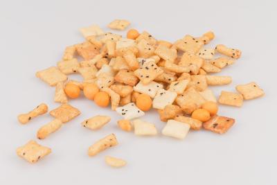 China Spicy Rice Crackers Peanuts Mix Crunchy Asian Snacks Gluten Free Vegan Party Munch for sale