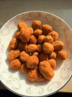 China Golden Yolk Crunch Peanut Snack with Salted Egg Yolk and Spicy Flavor in Customized OEM Packing for sale