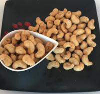 China OEM Crispy Sesame Coated Roasted Cashews Snacks No Food Color Healthy Crunchy Fried Nut for sale